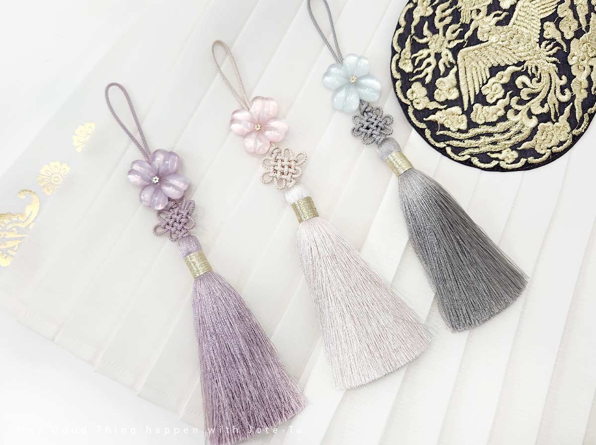 Pure Four Leaf Tassel Norigae (3 Colors) – Joteta Korean Online Shop