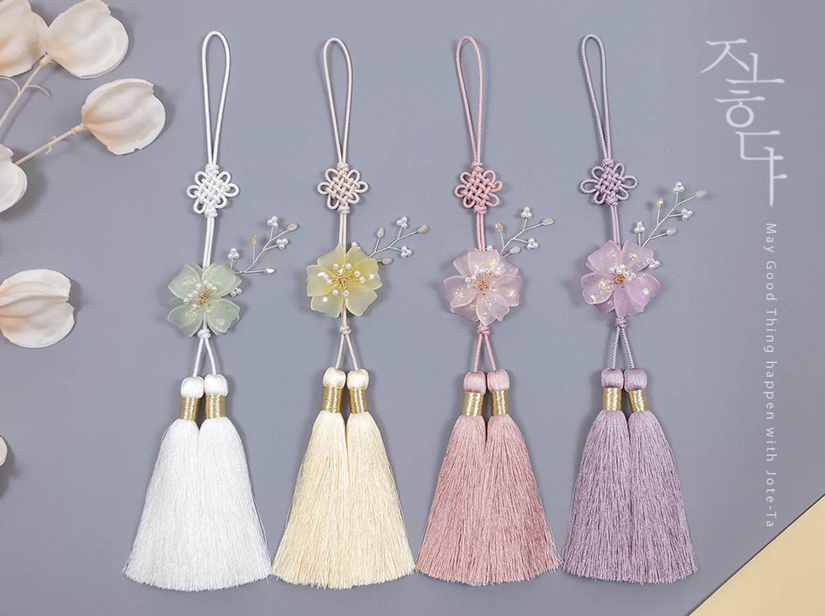 Beautiful Floral Norigae (4 Colors) – Joteta Korean Online Shop